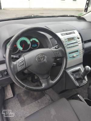 Toyota Corolla Verso 2004 Kauņa, ar dzinēja tilpumu 2.00 L un nobraukumu 281 tūkst. km par 1200 €, foto 3 vietnē AUTOMOTO.COM.LV