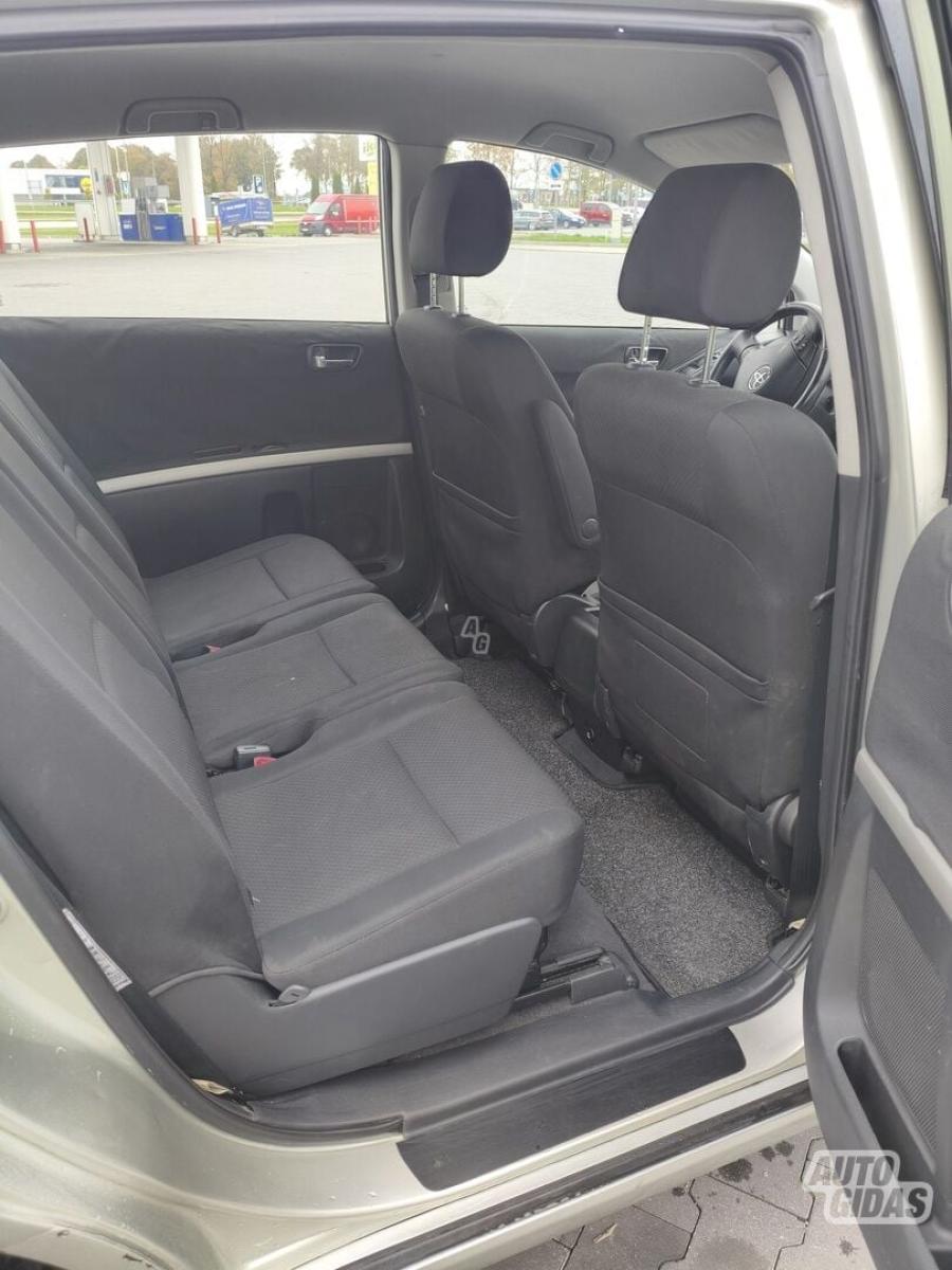 Toyota Corolla Verso 2004 Kauņa, ar dzinēja tilpumu 2.00 L un nobraukumu 281 tūkst. km par 1200 €, foto 11 vietnē AUTOMOTO.COM.LV