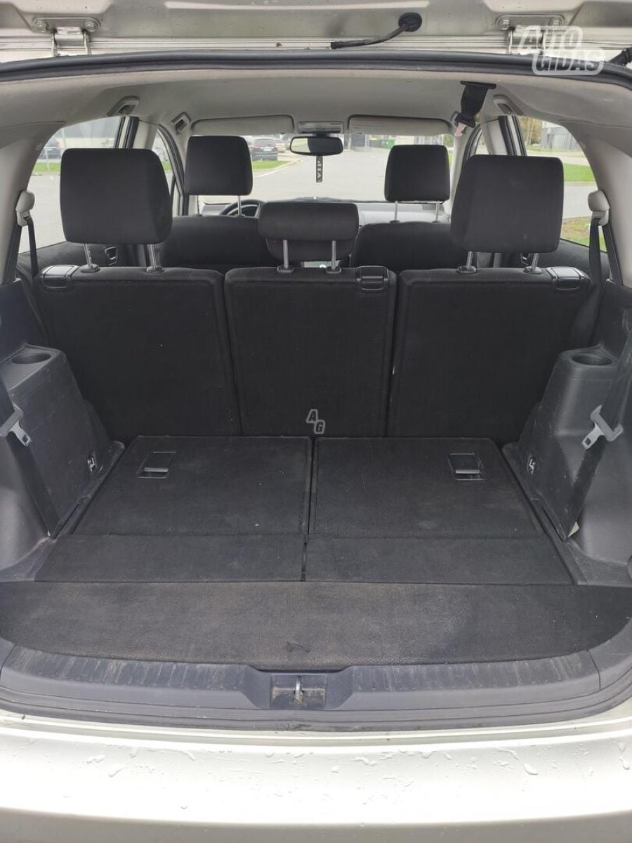 Toyota Corolla Verso 2004 Kauņa, ar dzinēja tilpumu 2.00 L un nobraukumu 281 tūkst. km par 1200 €, foto 12 vietnē AUTOMOTO.COM.LV