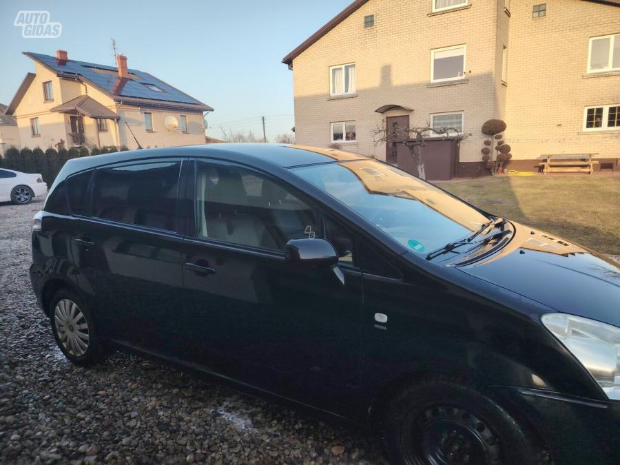 Toyota Corolla Verso 2005 Marijampole, ar dzinēja tilpumu 2.20 L un nobraukumu 3 tūkst. km par 800 €, foto 2 vietnē AUTOMOTO.COM.LV