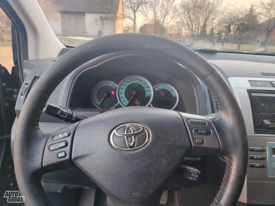Toyota Corolla Verso 2005 Marijampole, ar dzinēja tilpumu 2.20 L un nobraukumu 3 tūkst. km par 800 €, foto 12 vietnē AUTOMOTO.COM.LV
