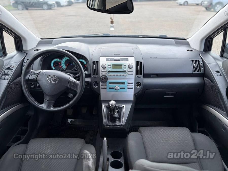 Toyota Corolla Verso 2005 Narva, ar dzinēja tilpumu 2.20 L un nobraukumu 270 tūkst. km par 1690 €, foto 7 vietnē AUTOMOTO.COM.LV