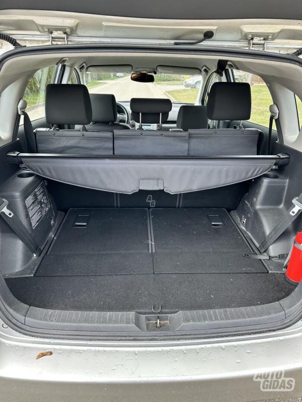 Toyota Corolla Verso 2005 Viļņa, ar dzinēja tilpumu 1.80 L un nobraukumu 205 tūkst. km par 3000 €, foto 9 vietnē AUTOMOTO.COM.LV