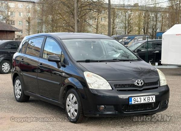 Toyota Corolla Verso 2005 in Narva, with an engine capacity of 2.20 L and mileage of 270 thousand km for 1690 €, photo 2 on AUTOMOTO.COM.LV