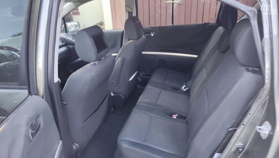 Toyota Corolla Verso 2005 in Marijampole, with an engine capacity of 2.20 L and mileage of 390 thousand km for 500 €, photo 14 on AUTOMOTO.COM.LV