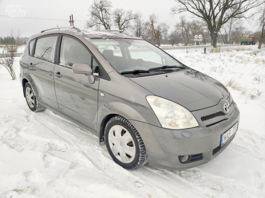 Toyota Corolla Verso 2006 in Bliudziai, with an engine capacity of 2.20 L and mileage of 238 thousand km for 2030 €, photo 4 on AUTOMOTO.COM.LV