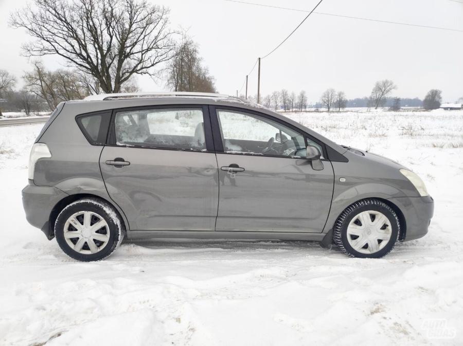 Toyota Corolla Verso 2006 in Bliudziai, with an engine capacity of 2.20 L and mileage of 238 thousand km for 2030 €, photo 7 on AUTOMOTO.COM.LV