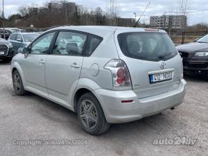 Toyota Corolla Verso 2006 Tallina, ar dzinēja tilpumu 2.20 L un nobraukumu 351 tūkst. km par 1400 €, foto 4 vietnē AUTOMOTO.COM.LV