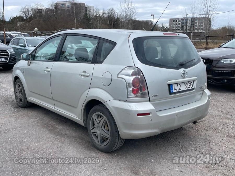 Toyota Corolla Verso 2006 Tallina, ar dzinēja tilpumu 2.20 L un nobraukumu 351 tūkst. km par 1400 €, foto 4 vietnē AUTOMOTO.COM.LV