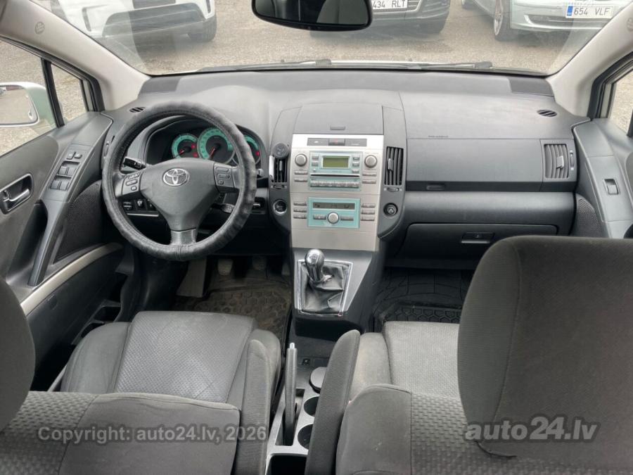 Toyota Corolla Verso 2006 Tallina, ar dzinēja tilpumu 2.20 L un nobraukumu 351 tūkst. km par 1400 €, foto 7 vietnē AUTOMOTO.COM.LV