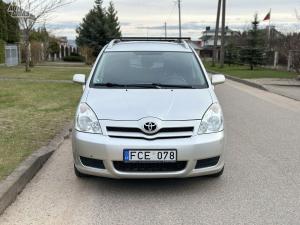 Toyota Corolla Verso 2006 Viļņa, ar dzinēja tilpumu 2.20 L un nobraukumu 220 tūkst. km par 1700 €, foto 3 vietnē AUTOMOTO.COM.LV