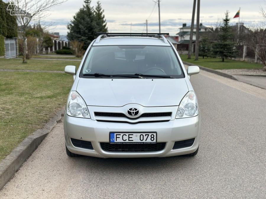 Toyota Corolla Verso 2006 Viļņa, ar dzinēja tilpumu 2.20 L un nobraukumu 220 tūkst. km par 1700 €, foto 3 vietnē AUTOMOTO.COM.LV