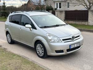 Toyota Corolla Verso 2006 Viļņa, ar dzinēja tilpumu 2.20 L un nobraukumu 220 tūkst. km par 1700 €, foto 4 vietnē AUTOMOTO.COM.LV