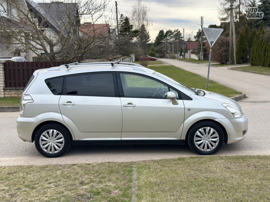 Toyota Corolla Verso 2006 Viļņa, ar dzinēja tilpumu 2.20 L un nobraukumu 220 tūkst. km par 1700 €, foto 5 vietnē AUTOMOTO.COM.LV