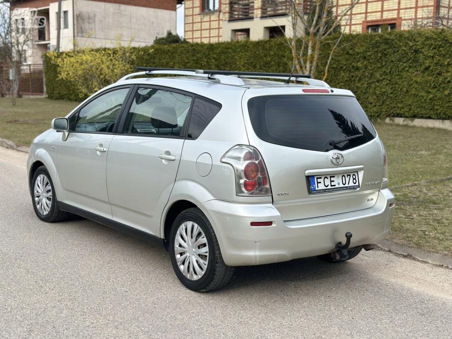 Toyota Corolla Verso 2006 Viļņa, ar dzinēja tilpumu 2.20 L un nobraukumu 220 tūkst. km par 1700 €, foto 8 vietnē AUTOMOTO.COM.LV