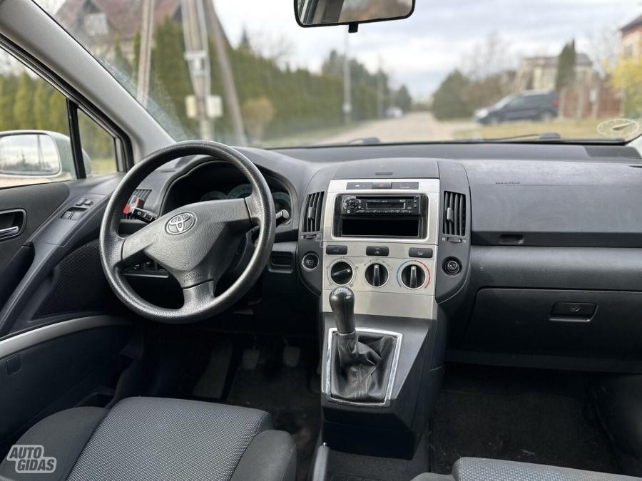 Toyota Corolla Verso 2006 Viļņa, ar dzinēja tilpumu 2.20 L un nobraukumu 220 tūkst. km par 1700 €, foto 12 vietnē AUTOMOTO.COM.LV