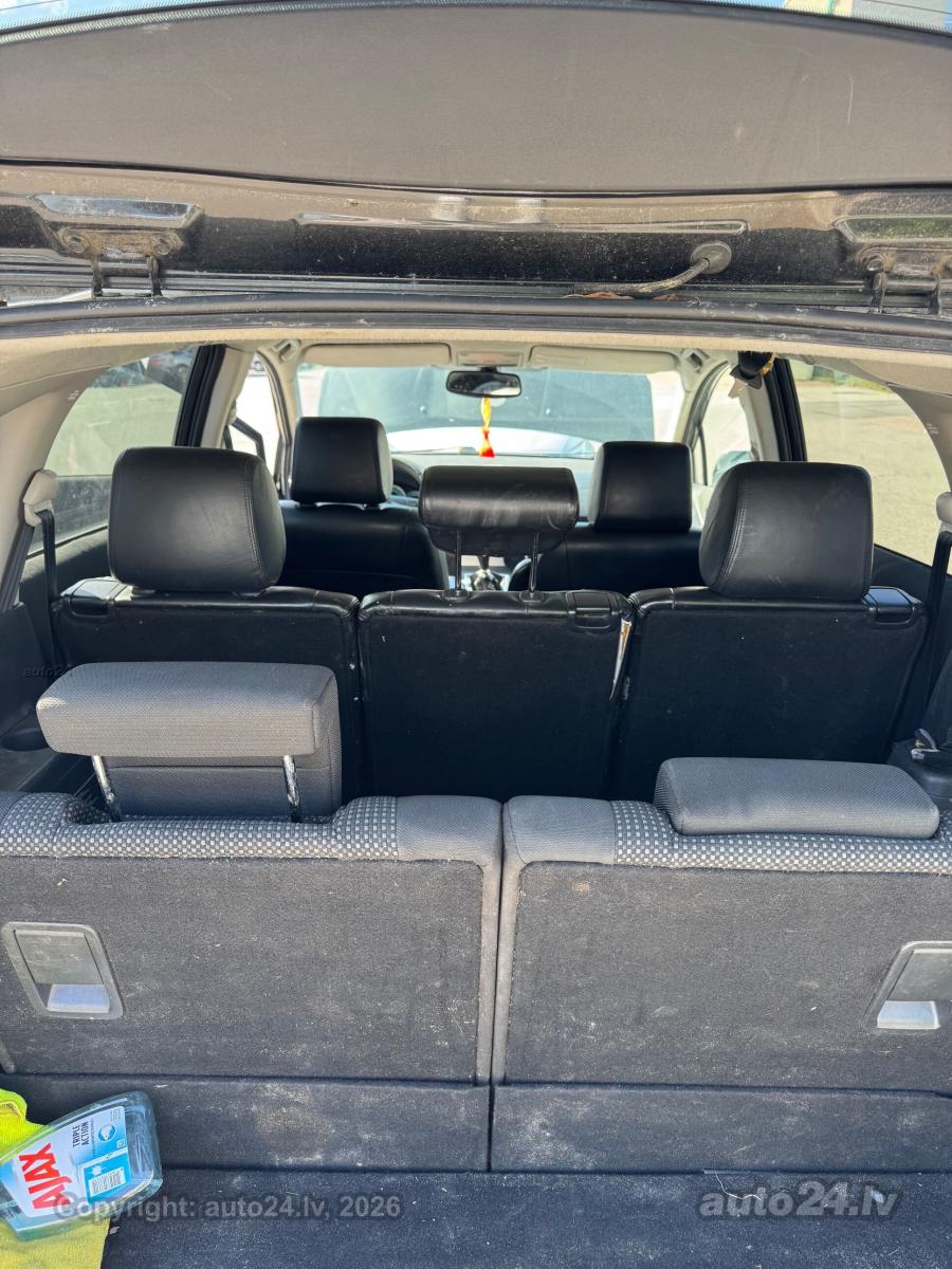 Toyota Corolla Verso 2006 Tallina, ar dzinēja tilpumu 2.20 L un nobraukumu 0 tūkst. km par 2100 €, foto 7 vietnē AUTOMOTO.COM.LV