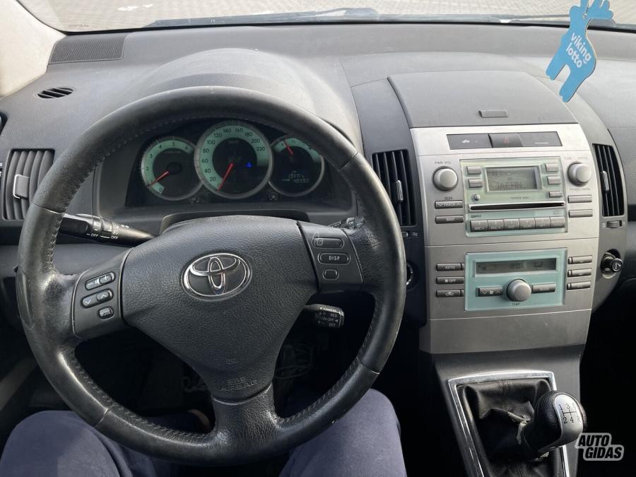 Toyota Corolla Verso 2006 in Vilnius, with an engine capacity of 2.00 L and mileage of 300 thousand km for 1750 €, photo 28 on AUTOMOTO.COM.LV