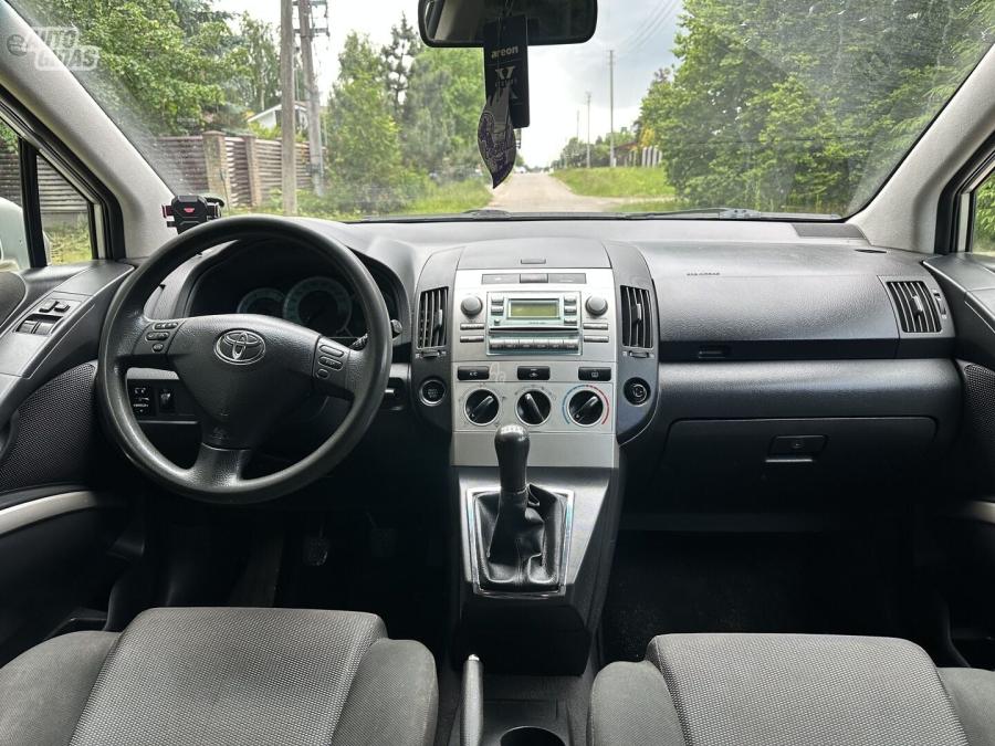 Toyota Corolla Verso 2006 in Vilnius, with an engine capacity of 2.00 L and mileage of 223 thousand km for 1800 €, photo 10 on AUTOMOTO.COM.LV