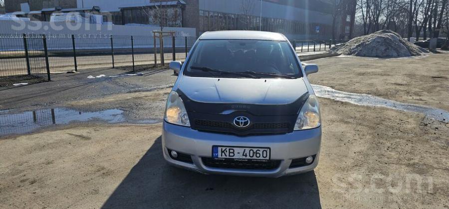 Toyota Corolla Verso 2006 Rīga, ar dzinēja tilpumu 2.20 L un nobraukumu 494 tūkst. km par 1000 €, foto 3 vietnē AUTOMOTO.COM.LV