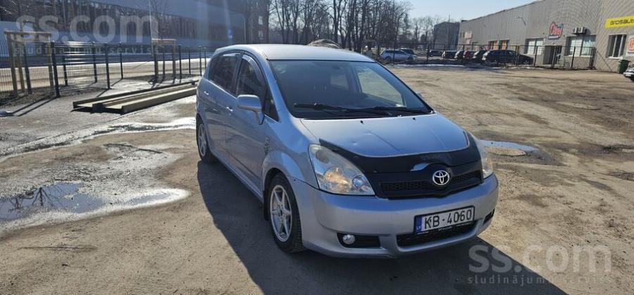 Toyota Corolla Verso 2006 Rīga, ar dzinēja tilpumu 2.20 L un nobraukumu 494 tūkst. km par 1000 €, foto 4 vietnē AUTOMOTO.COM.LV