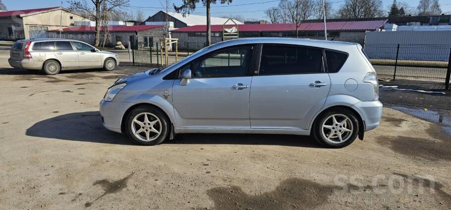 Toyota Corolla Verso 2006 Rīga, ar dzinēja tilpumu 2.20 L un nobraukumu 494 tūkst. km par 1000 €, foto 5 vietnē AUTOMOTO.COM.LV