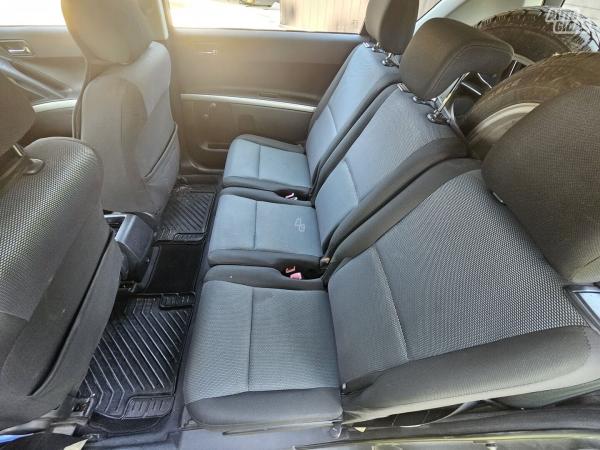 Toyota Corolla Verso 2006 in Alytus, with an engine capacity of 2.20 L and mileage of 428 thousand km for 2300 €, photo 5 on AUTOMOTO.COM.LV
