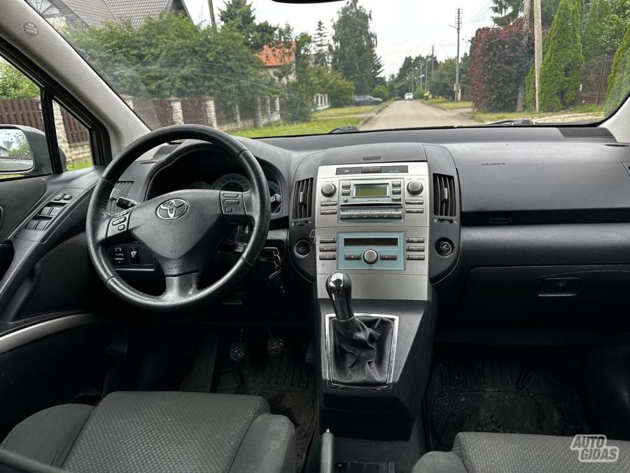 Toyota Corolla Verso 2006 in Vilnius, with an engine capacity of 2.20 L and mileage of 320 thousand km for 2000 €, photo 10 on AUTOMOTO.COM.LV