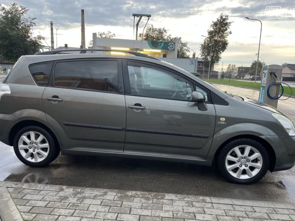Toyota Corolla Verso 2006 in Siauliai, with an engine capacity of 2.20 L and mileage of 190 thousand km for 950 €, photo 5 on AUTOMOTO.COM.LV