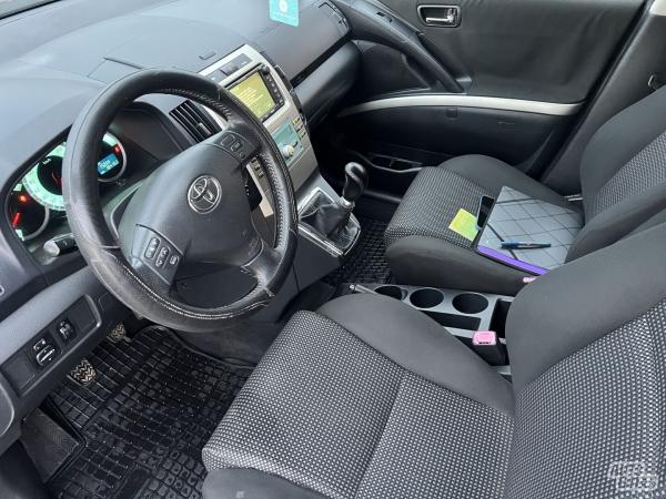Toyota Corolla Verso 2006 in Siauliai, with an engine capacity of 2.20 L and mileage of 190 thousand km for 950 €, photo 7 on AUTOMOTO.COM.LV