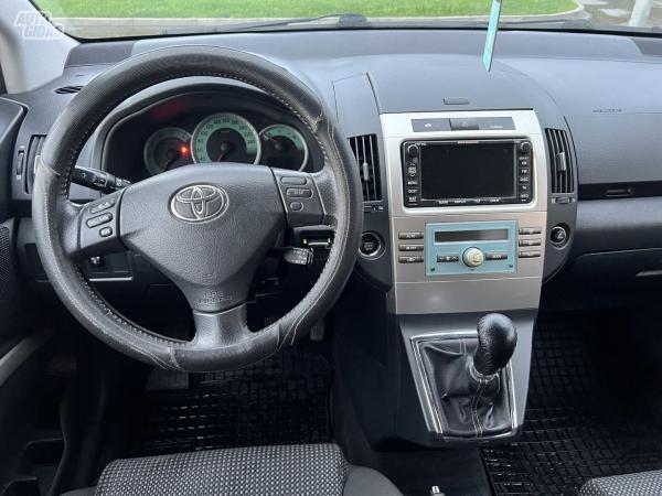 Toyota Corolla Verso 2006 in Siauliai, with an engine capacity of 2.20 L and mileage of 190 thousand km for 950 €, photo 8 on AUTOMOTO.COM.LV