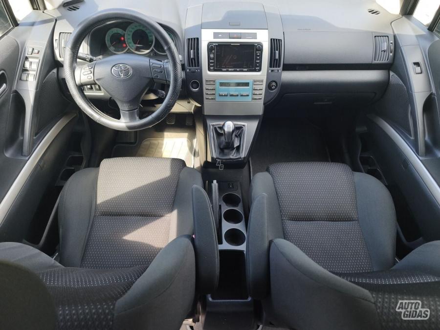 Toyota Corolla Verso 2007 in Vilnius, with an engine capacity of 2.20 L and mileage of 198 thousand km for 3000 €, photo 12 on AUTOMOTO.COM.LV