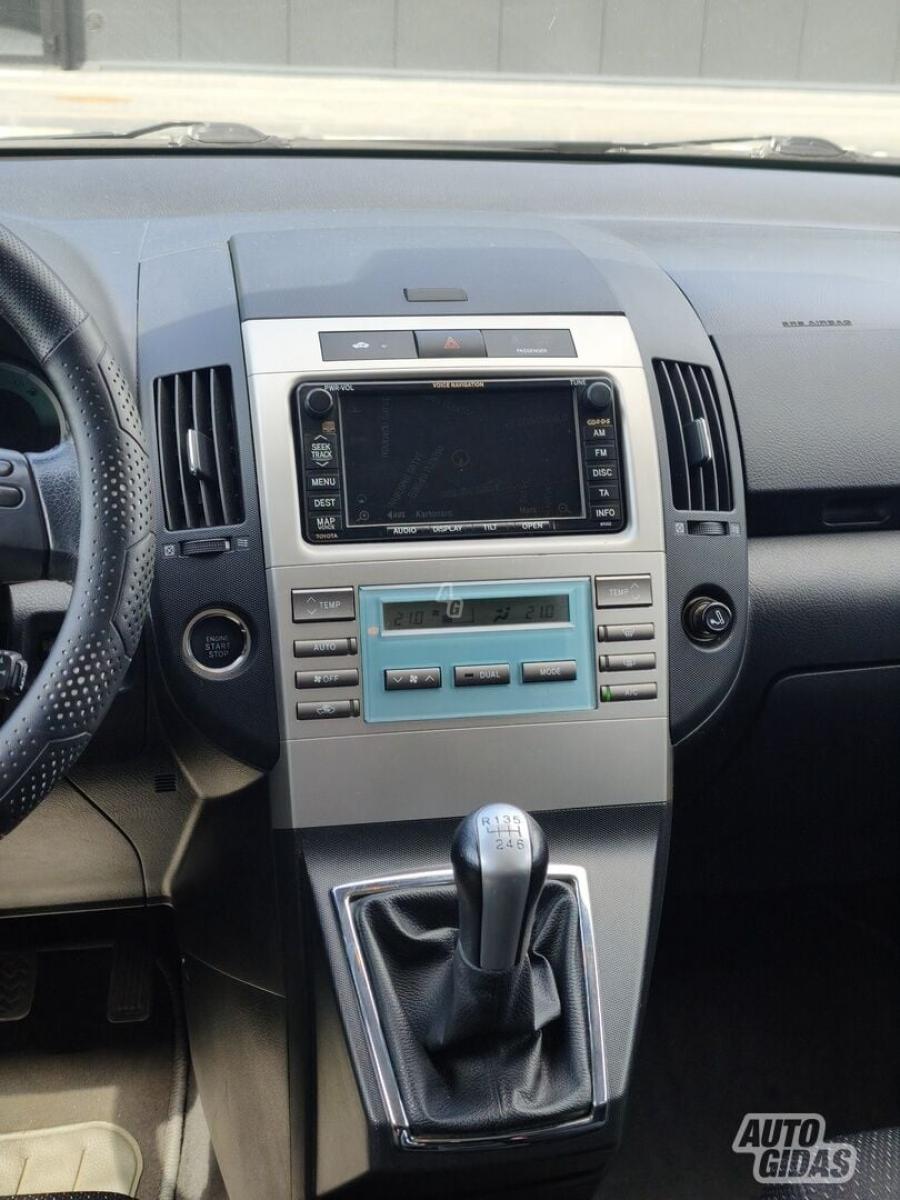 Toyota Corolla Verso 2007 in Vilnius, with an engine capacity of 2.20 L and mileage of 198 thousand km for 3000 €, photo 14 on AUTOMOTO.COM.LV