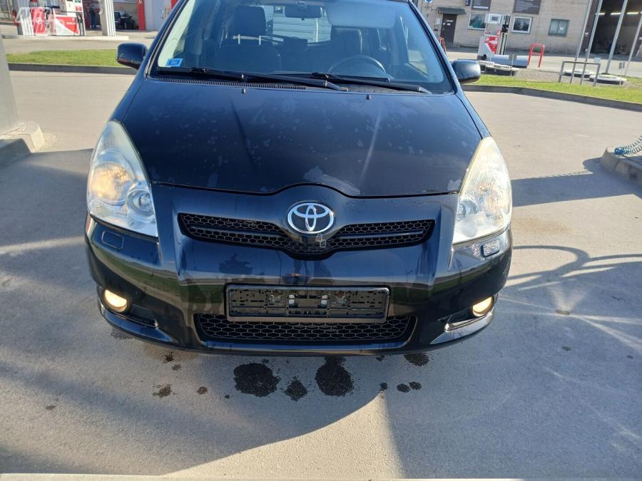 Toyota Corolla Verso 2007 in Panevezys, with an engine capacity of 1.80 L and mileage of 244 thousand km for 2999 €, photo 3 on AUTOMOTO.COM.LV