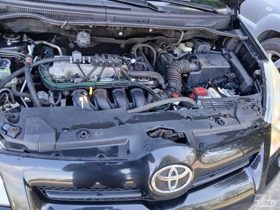 Toyota Corolla Verso 2007 in Panevezys, with an engine capacity of 1.80 L and mileage of 244 thousand km for 2999 €, photo 10 on AUTOMOTO.COM.LV