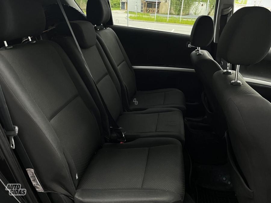 Toyota Corolla Verso 2007 in Alytus, with an engine capacity of 2.20 L and mileage of 309 thousand km for 2200 €, photo 12 on AUTOMOTO.COM.LV