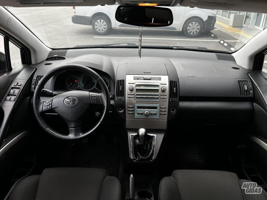 Toyota Corolla Verso 2007 in Alytus, with an engine capacity of 2.20 L and mileage of 309 thousand km for 2200 €, photo 14 on AUTOMOTO.COM.LV