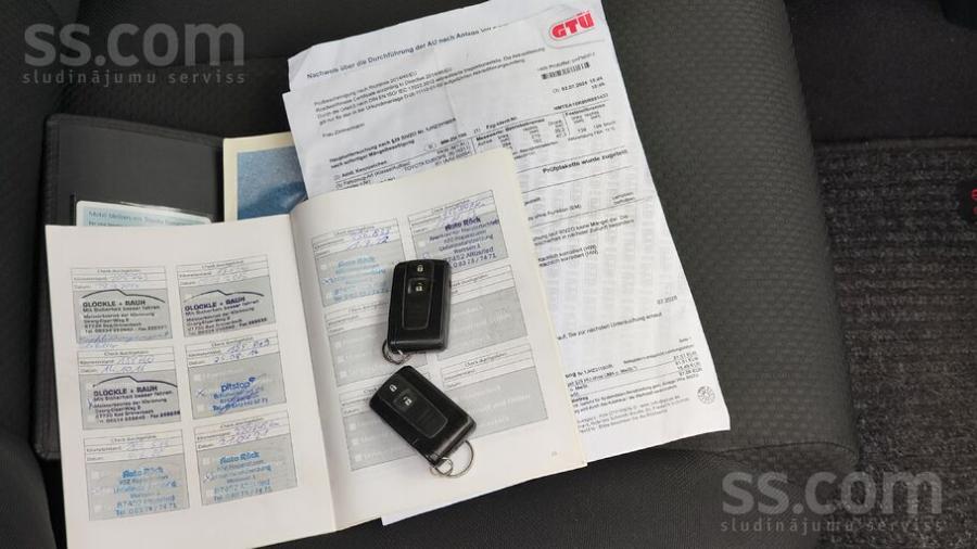 Toyota Corolla Verso 2007 Rīga, ar dzinēja tilpumu 2.20 L un nobraukumu 261 tūkst. km par 3150 €, foto 13 vietnē AUTOMOTO.COM.LV