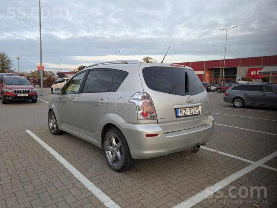 Toyota Corolla Verso 2007 Rīga, ar dzinēja tilpumu 2.20 L un nobraukumu 398 tūkst. km par 1300 €, foto 4 vietnē AUTOMOTO.COM.LV
