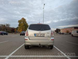 Toyota Corolla Verso 2007 Rīga, ar dzinēja tilpumu 2.20 L un nobraukumu 398 tūkst. km par 1300 €, foto 5 vietnē AUTOMOTO.COM.LV
