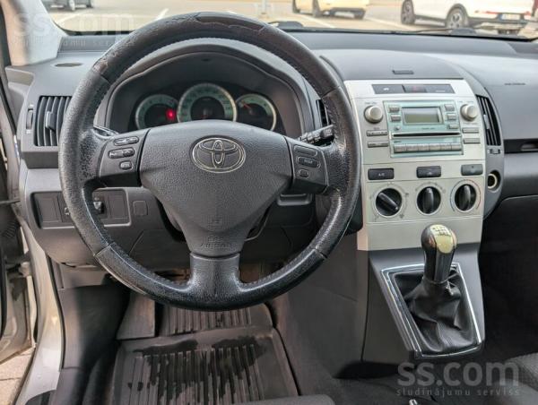 Toyota Corolla Verso 2007 in Riga, with an engine capacity of 2.20 L and mileage of 398 thousand km for 1300 €, photo 9 on AUTOMOTO.COM.LV