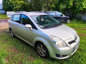 Toyota Corolla Verso 2007 Viļņa, ar dzinēja tilpumu 2.20 L un nobraukumu 30 tūkst. km par 1050 €, foto  vietnē AUTOMOTO.COM.LV