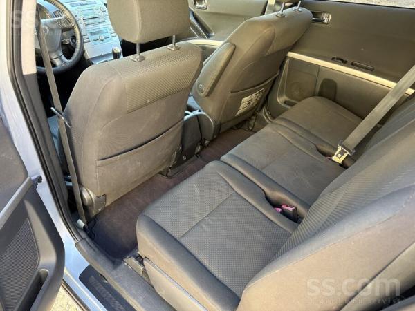 Toyota Corolla Verso 2007 in Madona, with an engine capacity of 2.20 L and mileage of 335 thousand km for 1500 €, photo 6 on AUTOMOTO.COM.LV