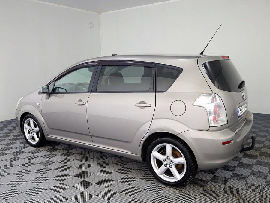Toyota Corolla Verso 2007 Tallina, ar dzinēja tilpumu 2.20 L un nobraukumu 318 tūkst. km par 499 €, foto 12 vietnē AUTOMOTO.COM.LV