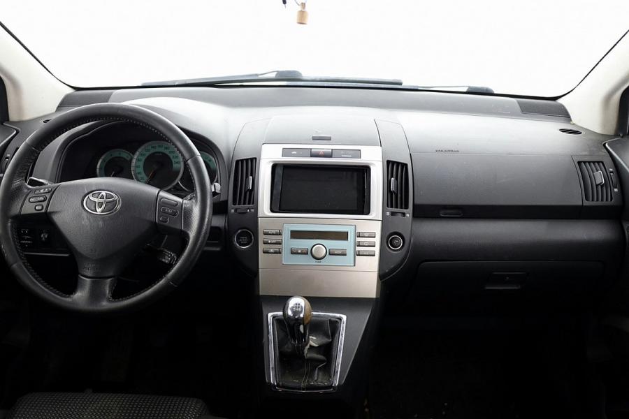 Toyota Corolla Verso 2007 Tallina, ar dzinēja tilpumu 2.20 L un nobraukumu 318 tūkst. km par 499 €, foto 13 vietnē AUTOMOTO.COM.LV