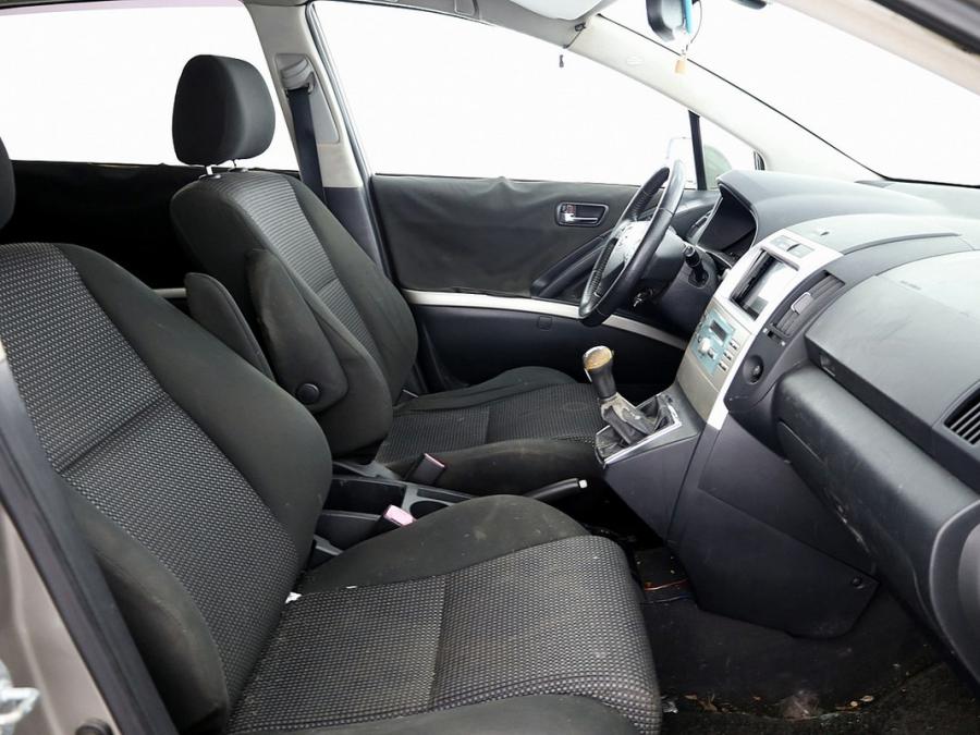 Toyota Corolla Verso 2007 Tallina, ar dzinēja tilpumu 2.20 L un nobraukumu 318 tūkst. km par 499 €, foto 14 vietnē AUTOMOTO.COM.LV