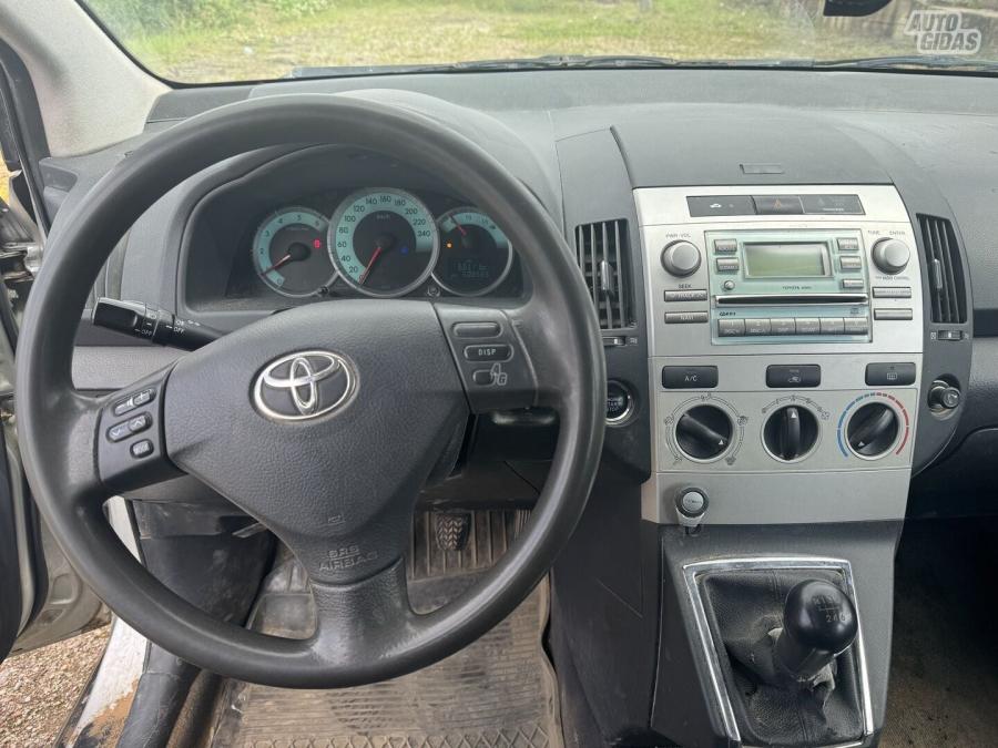 Toyota Corolla Verso 2007 in Vilnius, with an engine capacity of 2.20 L and mileage of 506 thousand km for 950 €, photo 10 on AUTOMOTO.COM.LV