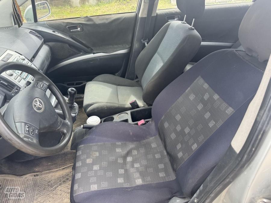 Toyota Corolla Verso 2007 in Vilnius, with an engine capacity of 2.20 L and mileage of 506 thousand km for 950 €, photo 11 on AUTOMOTO.COM.LV