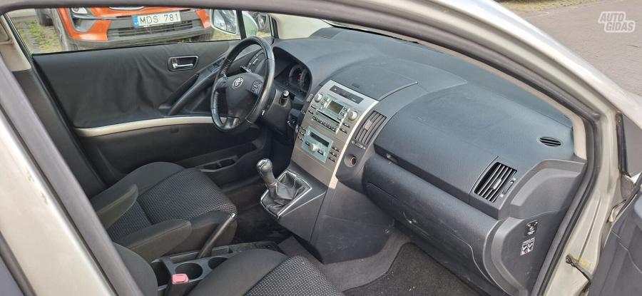 Toyota Corolla Verso 2007 Viļņa, ar dzinēja tilpumu 2.20 L un nobraukumu 320 tūkst. km par 1600 €, foto 9 vietnē AUTOMOTO.COM.LV