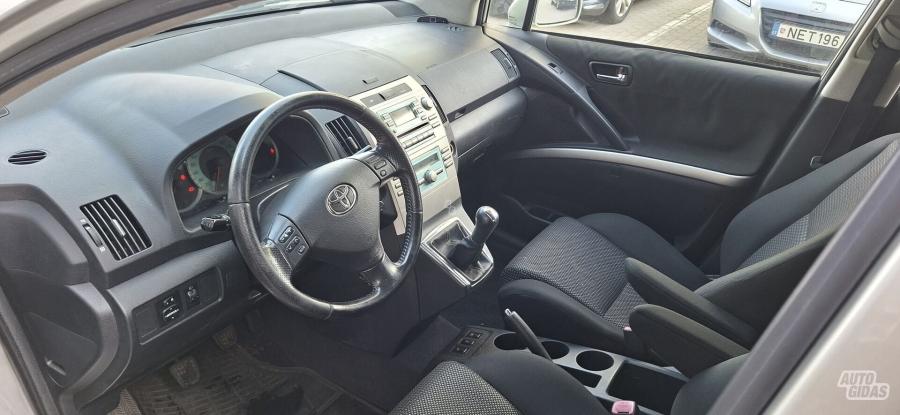 Toyota Corolla Verso 2007 Viļņa, ar dzinēja tilpumu 2.20 L un nobraukumu 320 tūkst. km par 1600 €, foto 12 vietnē AUTOMOTO.COM.LV